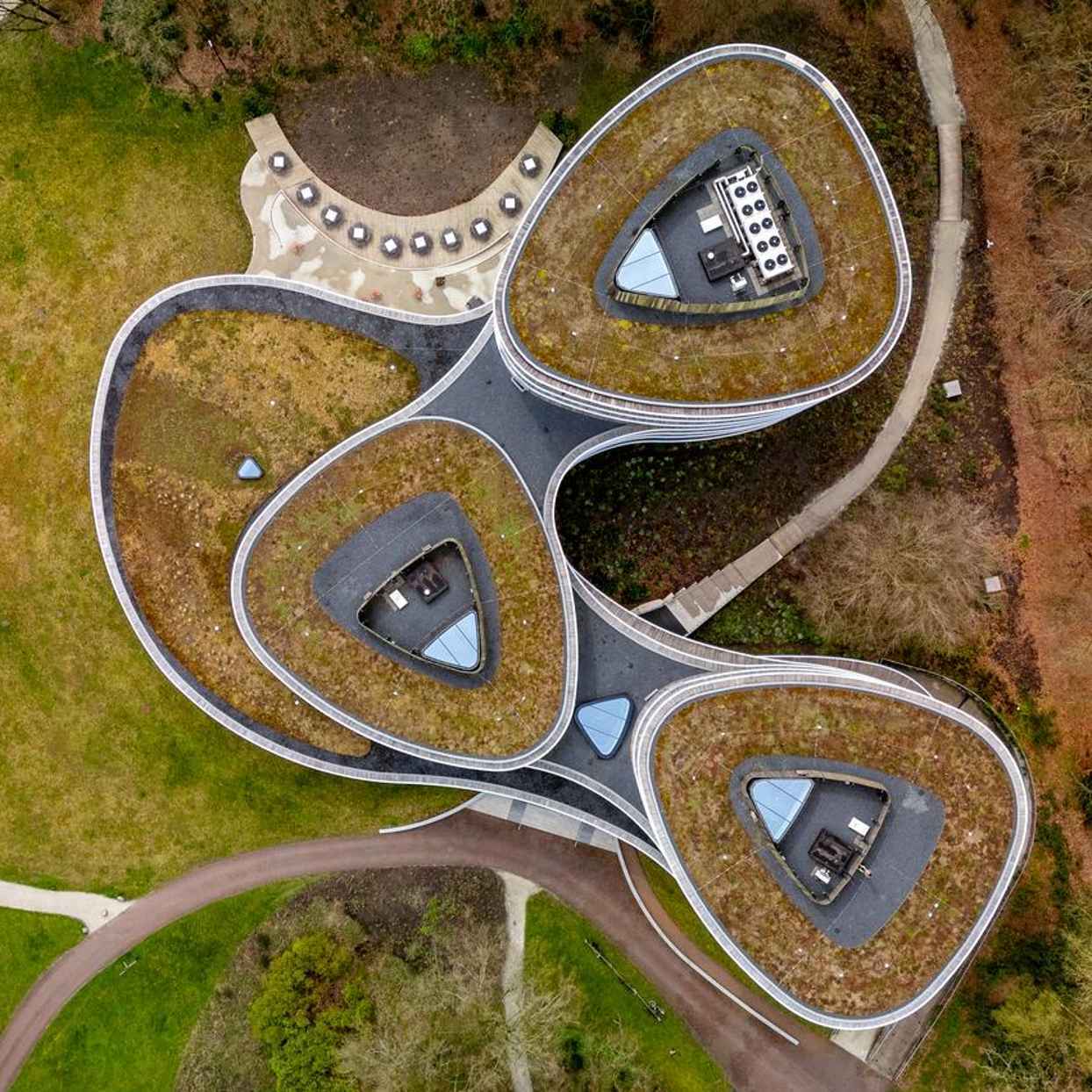 Zirkuläre Architektur: Wie Kreislaufprinzipien die Bauindustrie verändern
